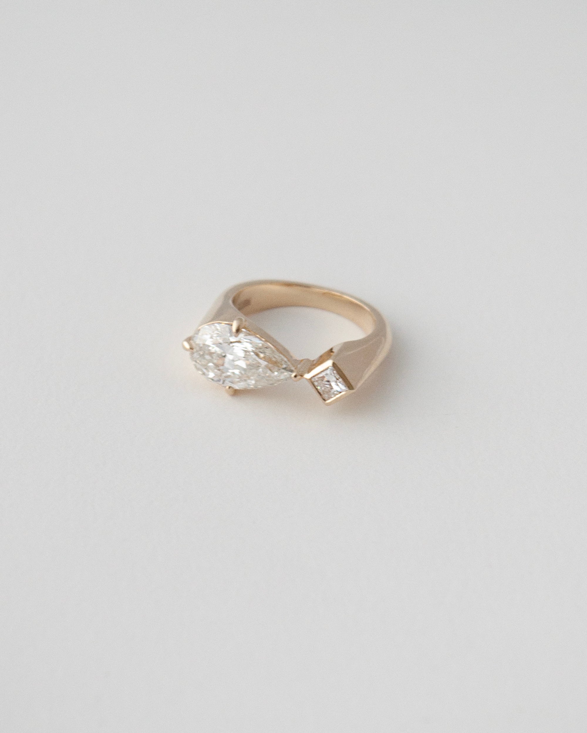 THE ASTRAPE RING | PEAR CUT TOI ET MOI – apse